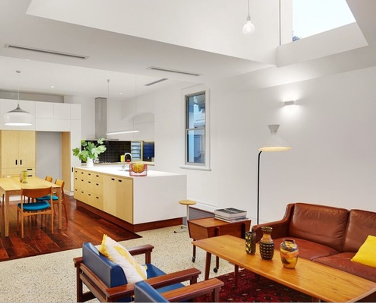 Light 'Funnels' Fix East-West Orientation at This Fremantle Renovation