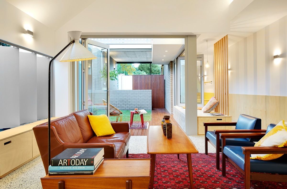 Light 'Funnels' Fix East-West Orientation at This Fremantle Renovation