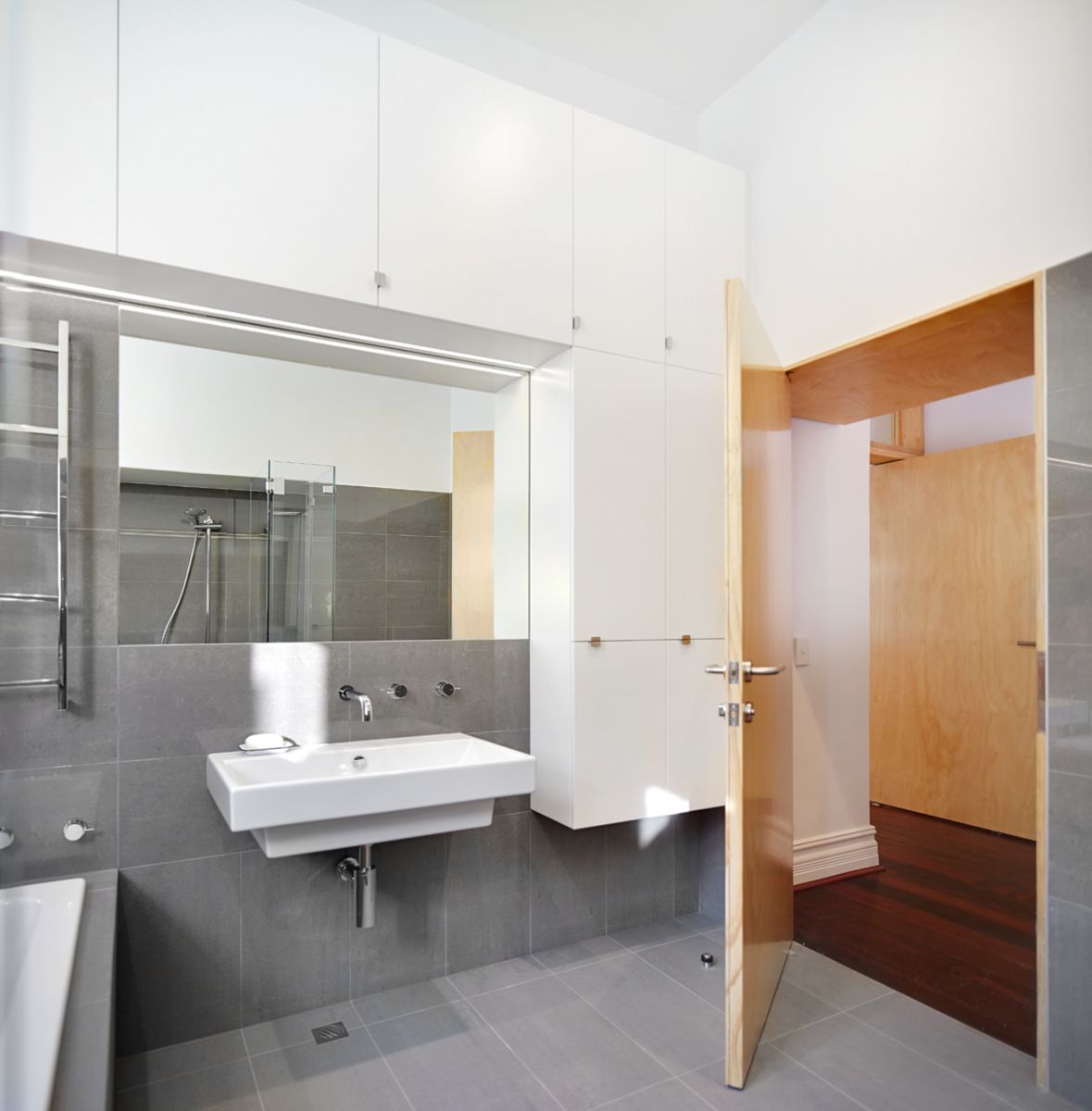 Light 'Funnels' Fix East-West Orientation at This Fremantle Renovation