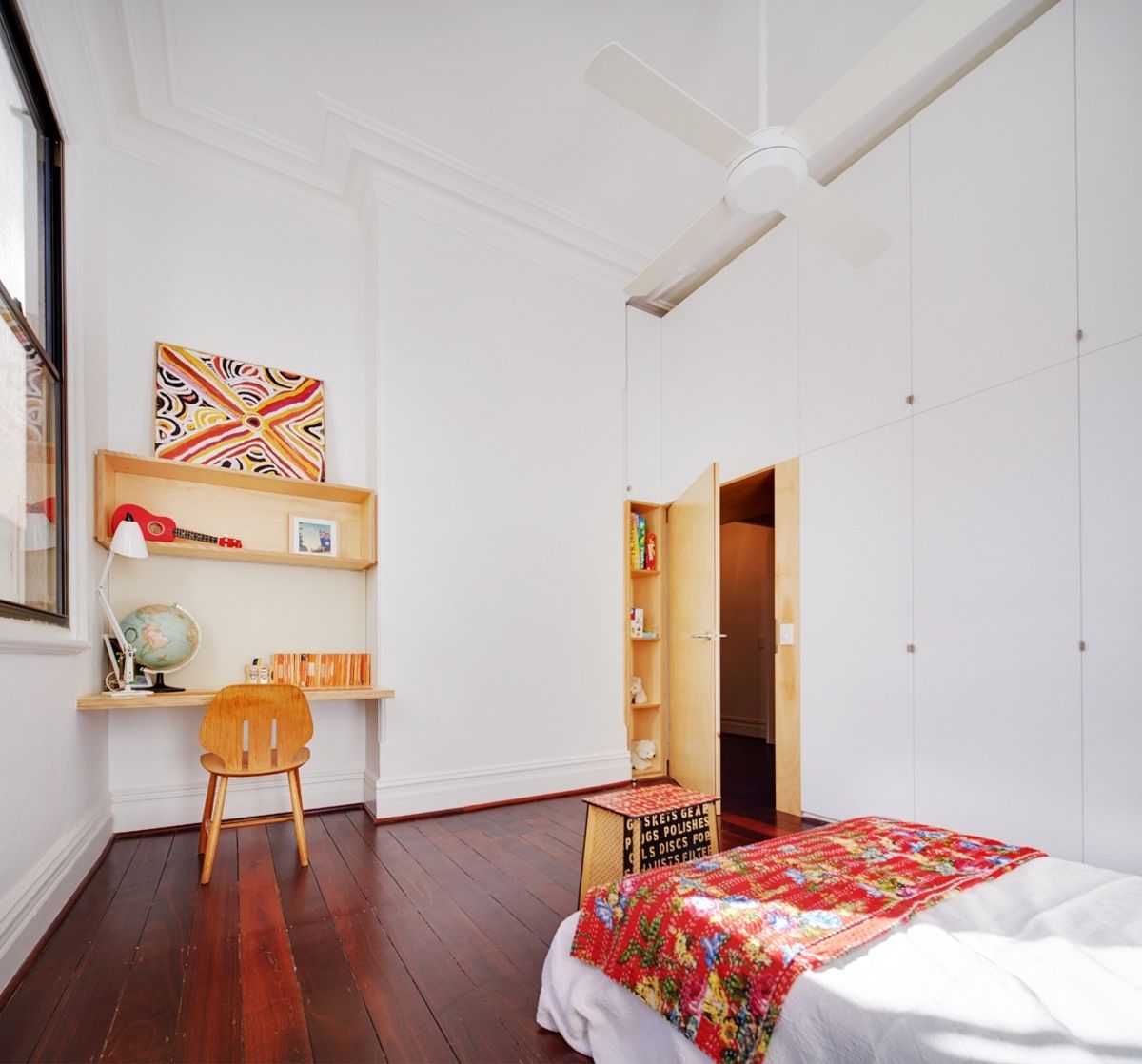 Light 'Funnels' Fix East-West Orientation at This Fremantle Renovation