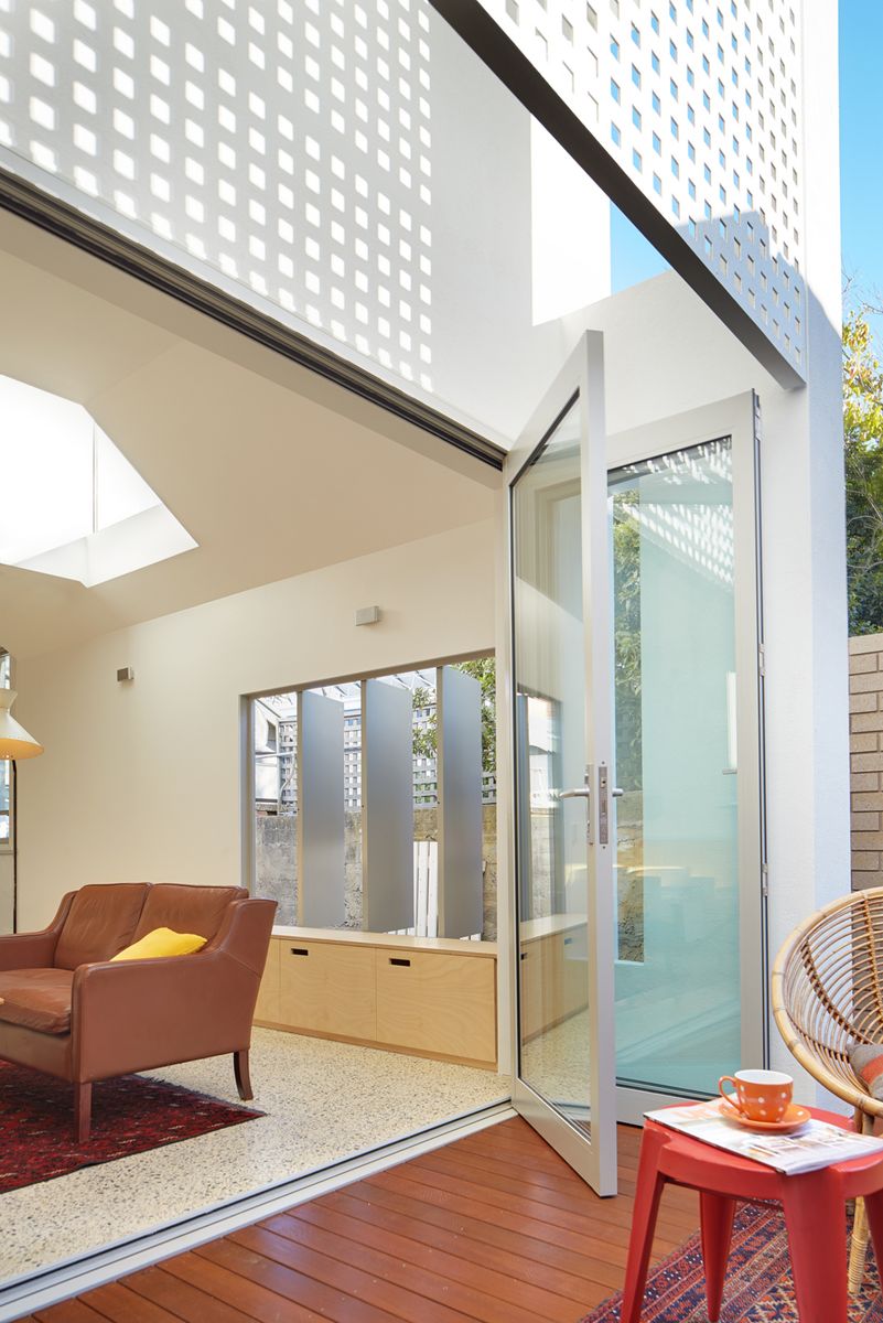 Light 'Funnels' Fix East-West Orientation at This Fremantle Renovation