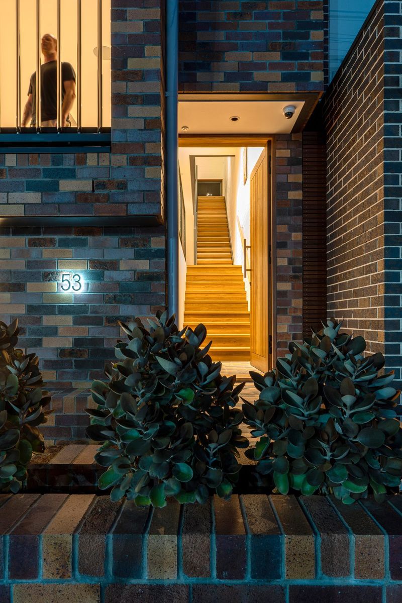 A New Laneway House Celebrates This Inner Suburb's History of Bricks