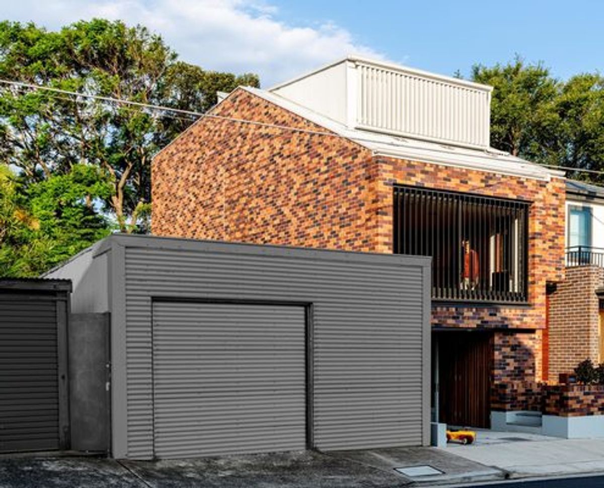 A New Laneway House Celebrates This Inner Suburb's History of Bricks