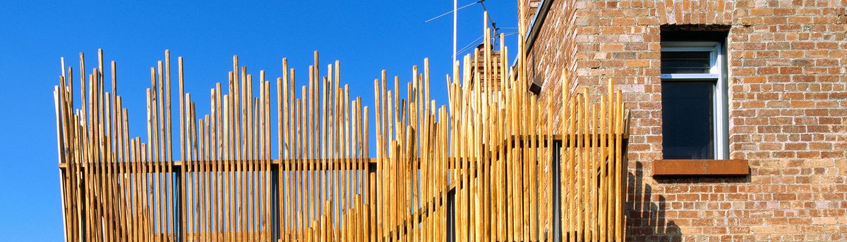 This House Overcomes the Sticky Issue of Building Over the Backyard…