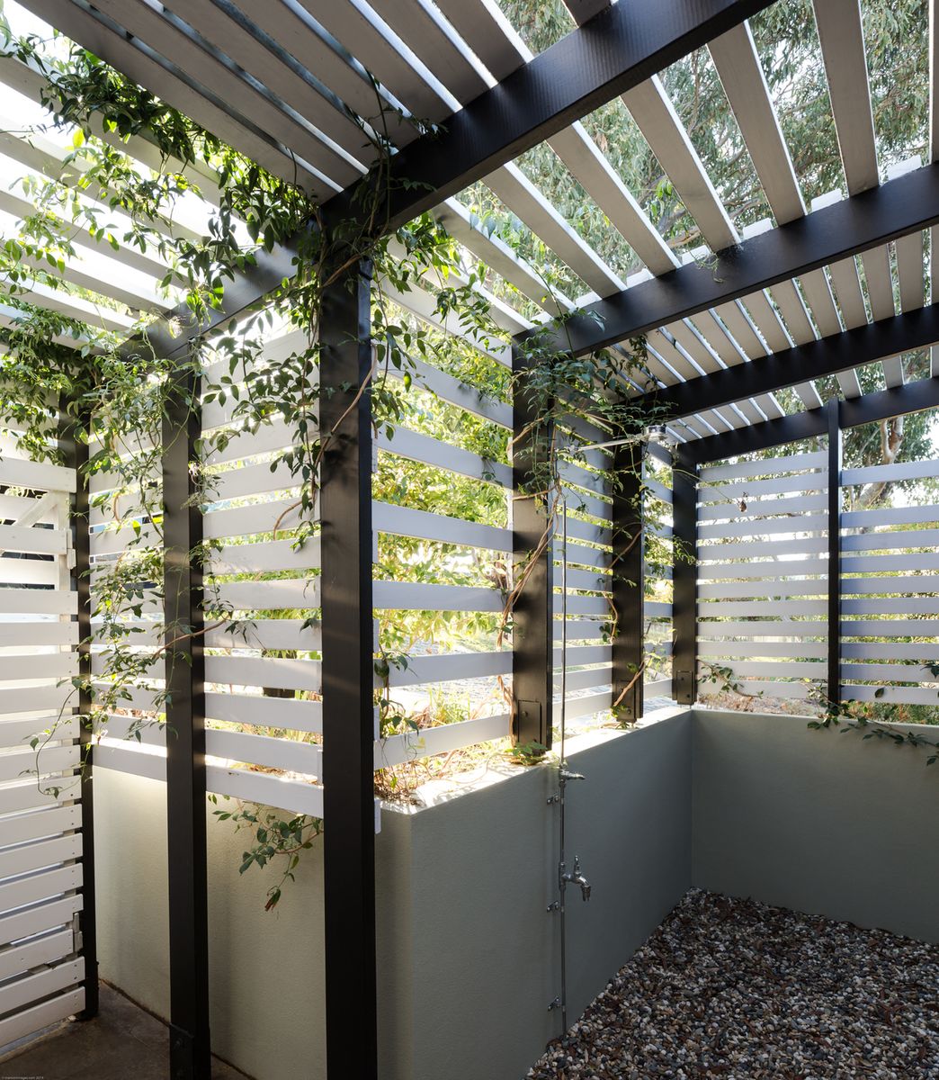 Clever Siting of Two Beach Houses Allows Both Homes the Best View