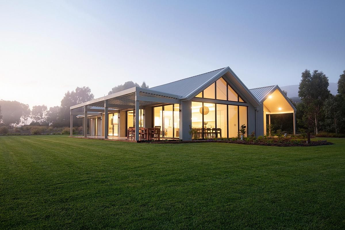 Vaulted Ceilings and Rural Views: A 1960s Bungalow Reimagined