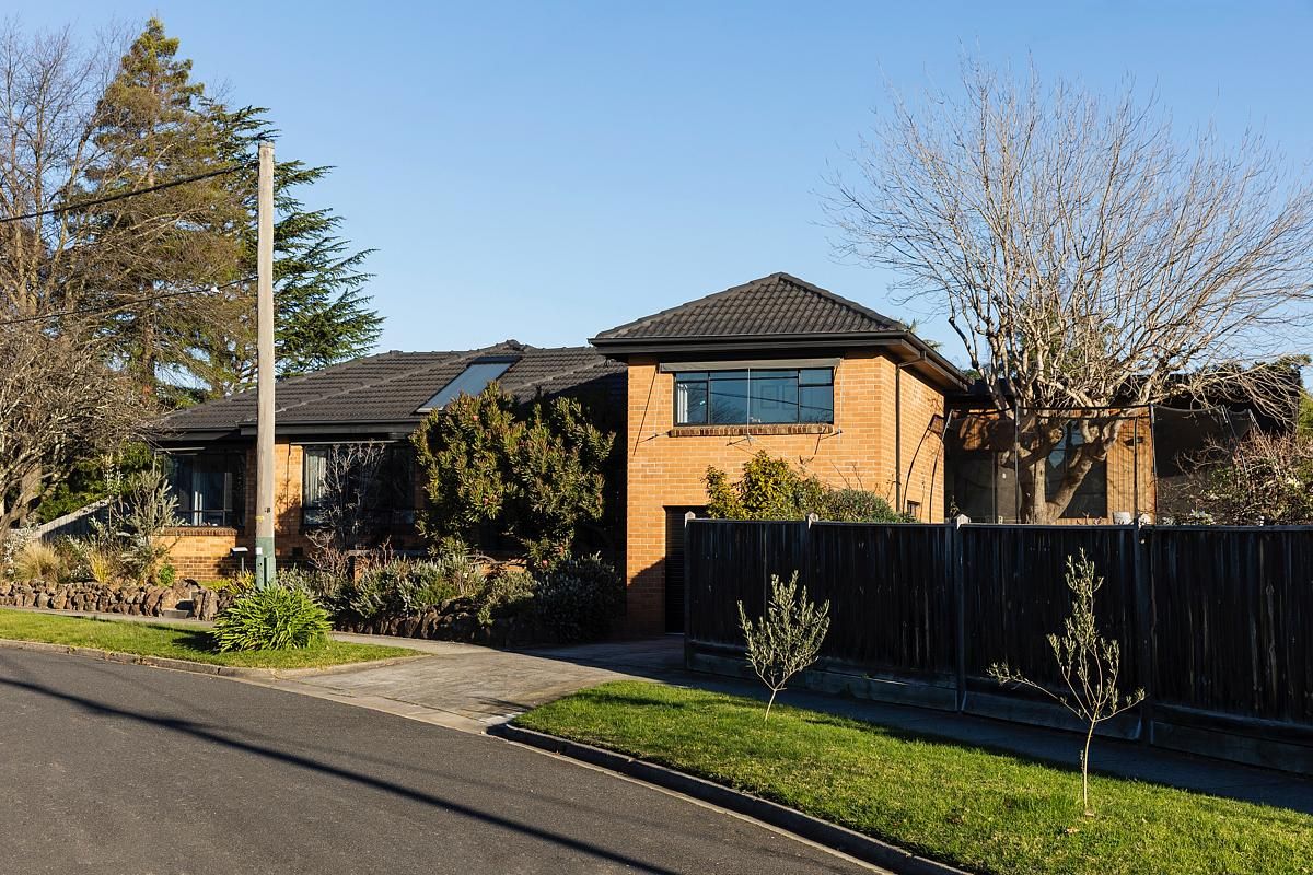 Transforming a 1950s home into a modern marvel in Melbourne