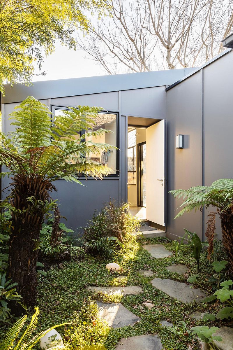 Transforming a 1950s home into a modern marvel in Melbourne