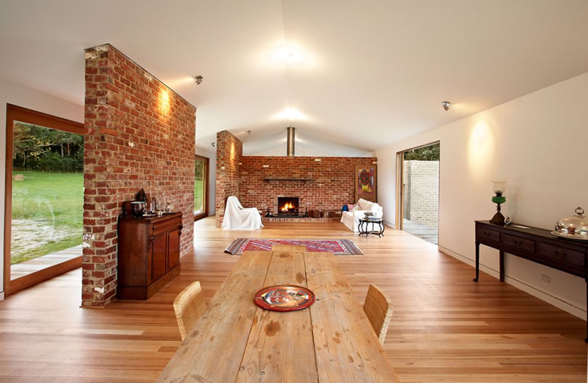 Modern 'Wool Shed' Pays Homage to Iconic Australian Design