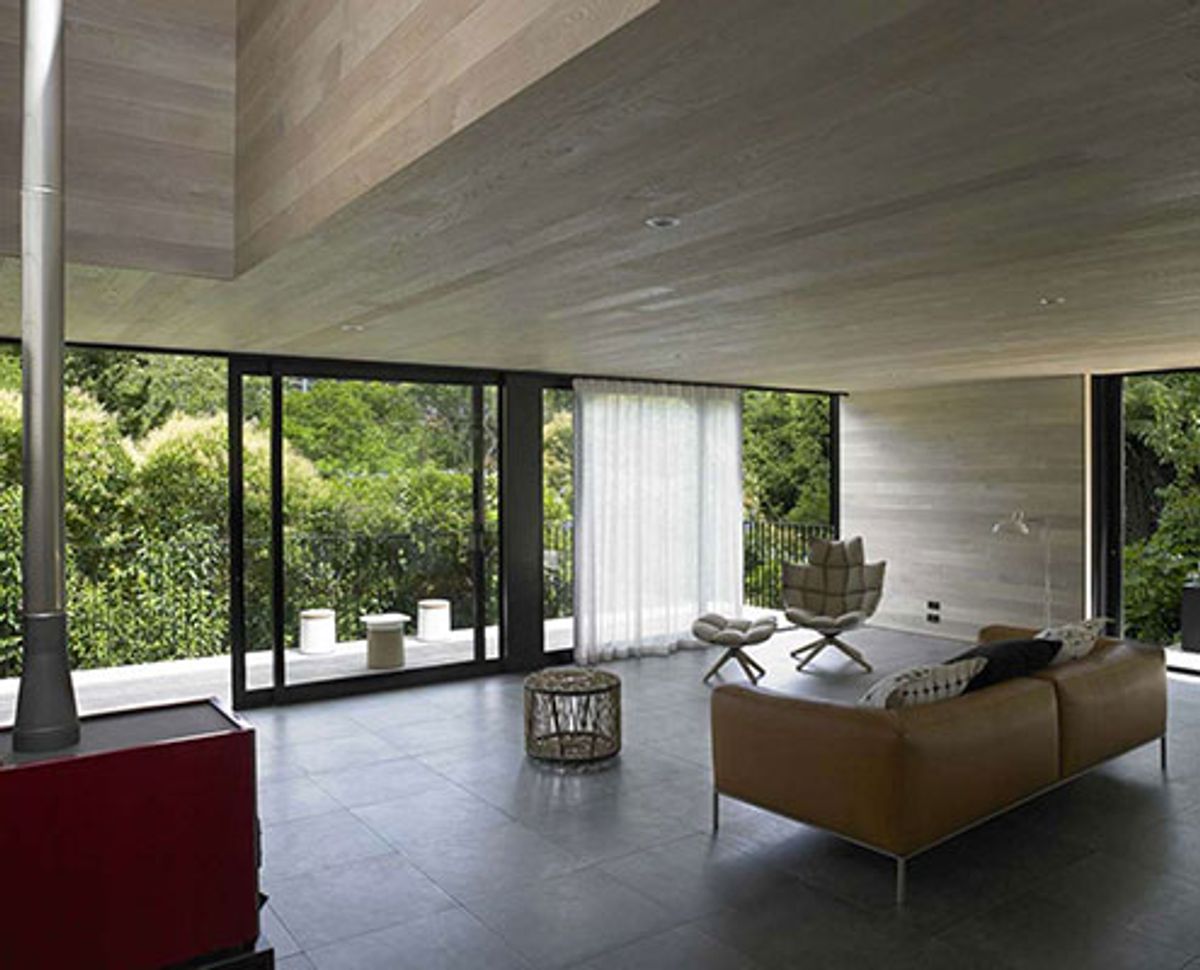 Waiatarua House: A New House on a Steep, Challenging Site