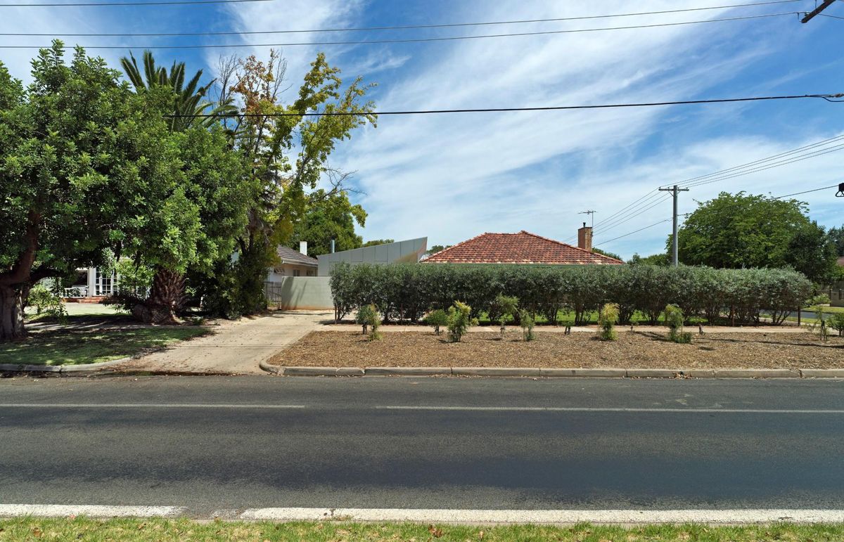 Wattle Avenue House: A Daggy Cream Brick House Gets A Modern Makeover