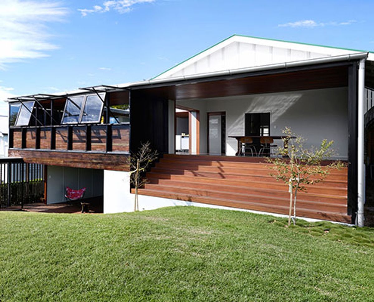 A Weatherboard House Extension Perfectly Suited to Brisbane's Climate