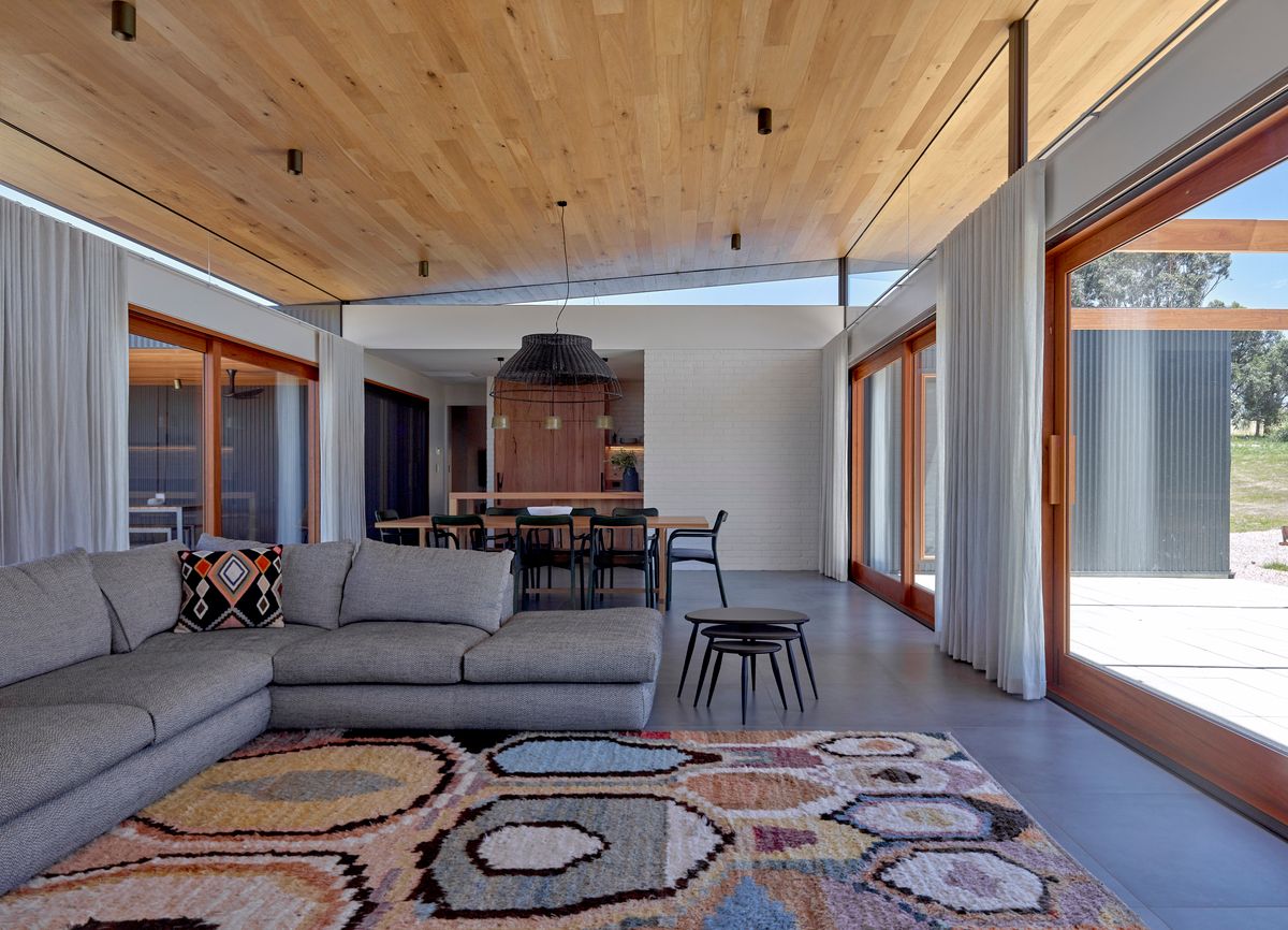 The Simple Life: House Designed for an Acreage; Robust, yet Elegant