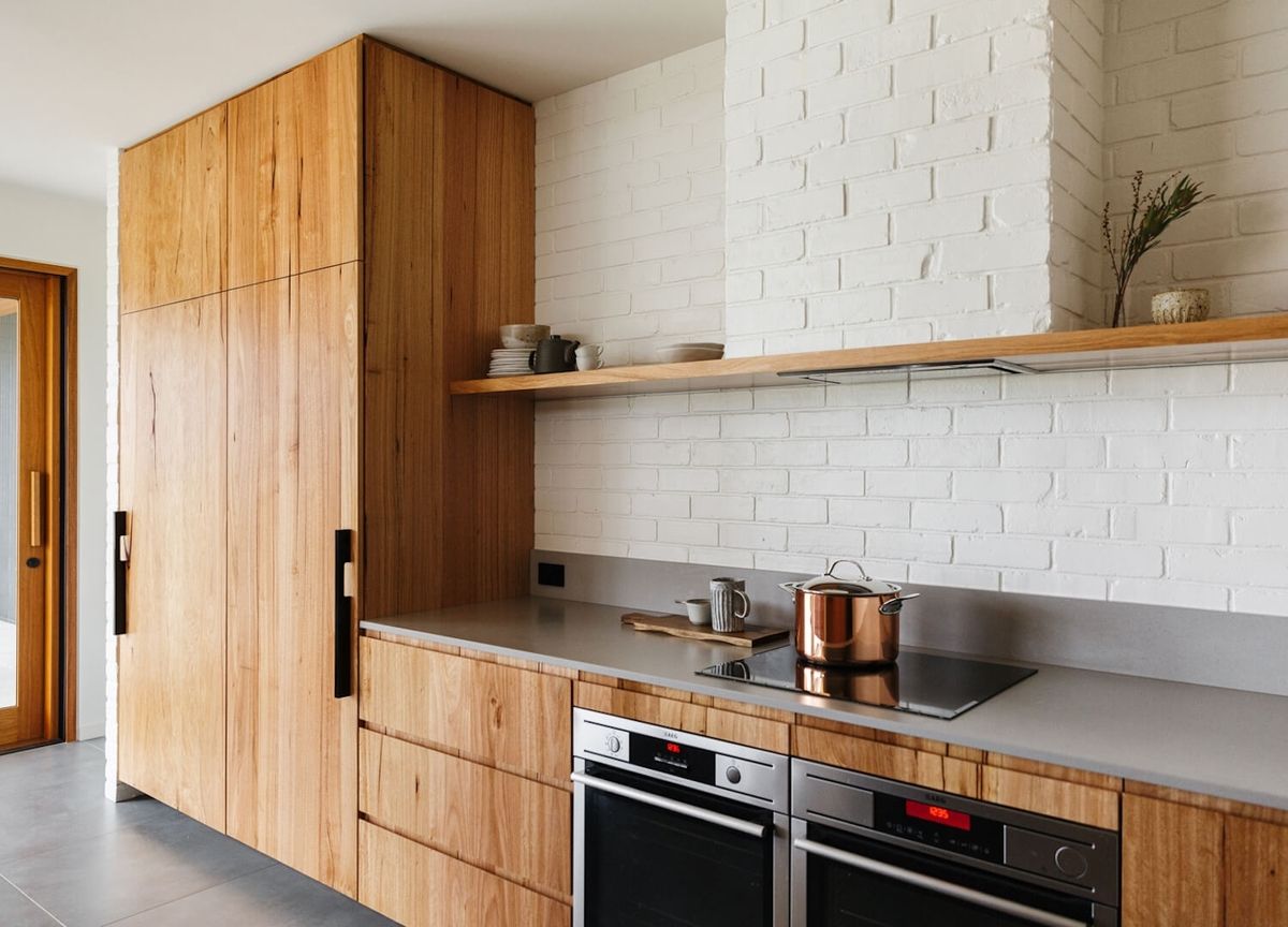 The Simple Life: House Designed for an Acreage; Robust, yet Elegant