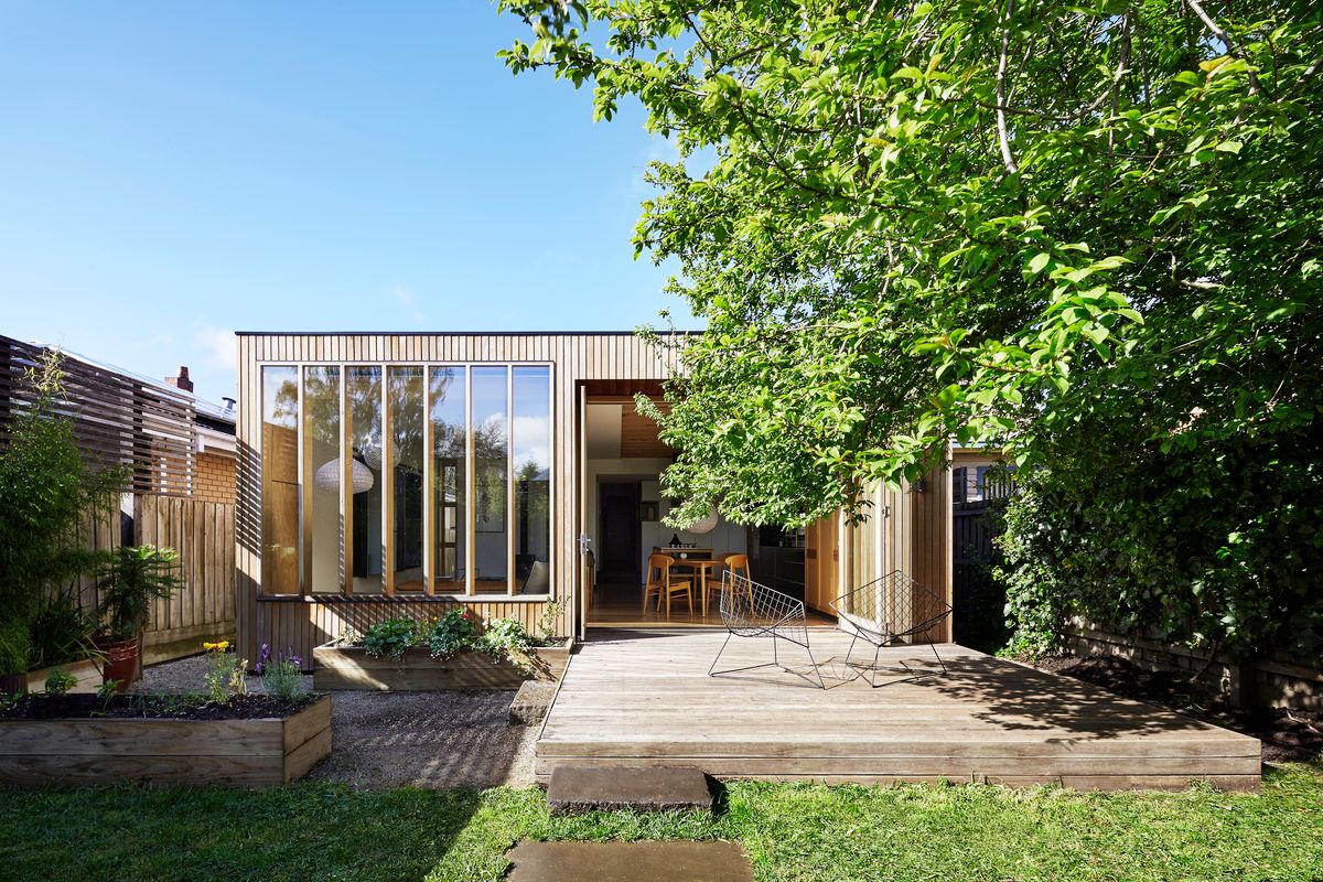 A Modern Wooden Box Extension Complements a Century Old Weatherboard