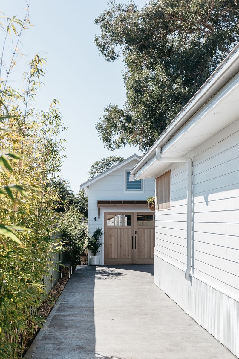 A Renovation Project for a Woodworker Captures Laid-back Beach Vibes