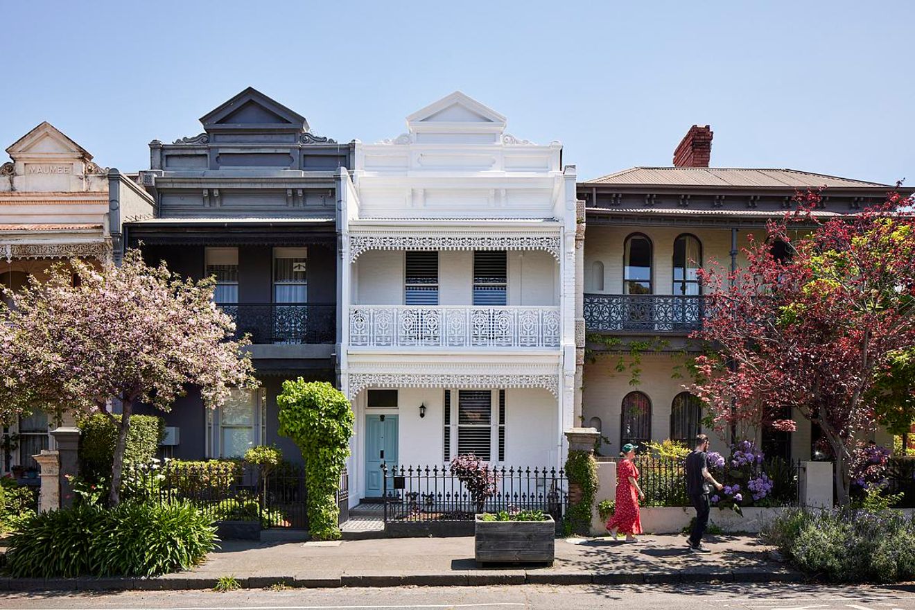 Blurring Boundaries: A Heritage Home That Flows Indoors and Out