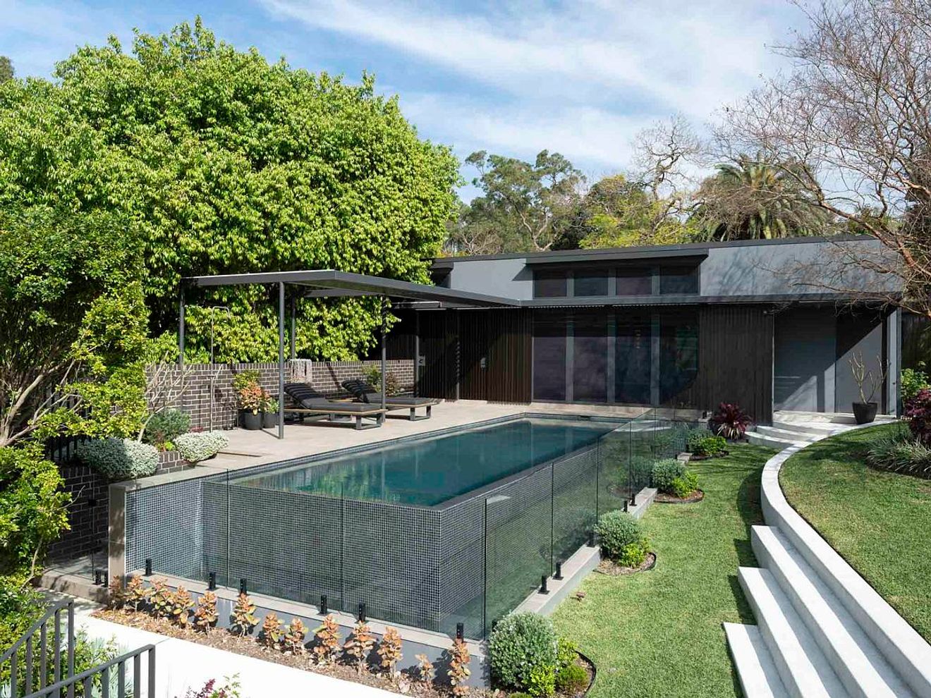 How This Bushland Pool Balances Design and Nature in Perfect Harmony