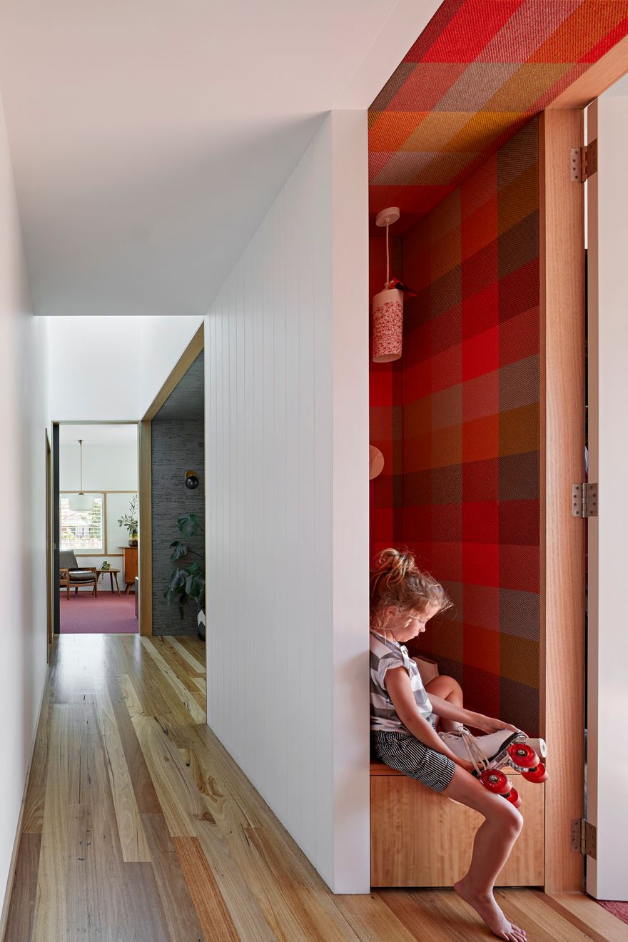 A Light-filled Annexe-like Addition Opens This Home Up to the Garden