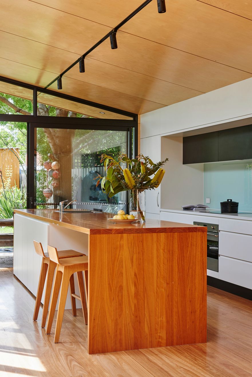 A Sunny Glass Box Helps This Bluestone Cottage Connect to the Garden