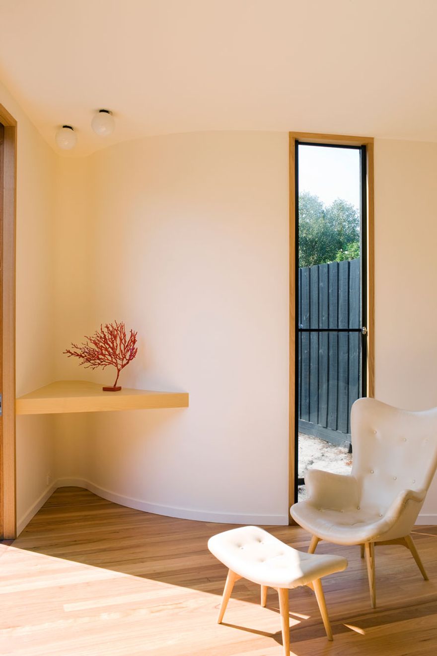 Boundary House Extension Grows to Create Internal Courtyard