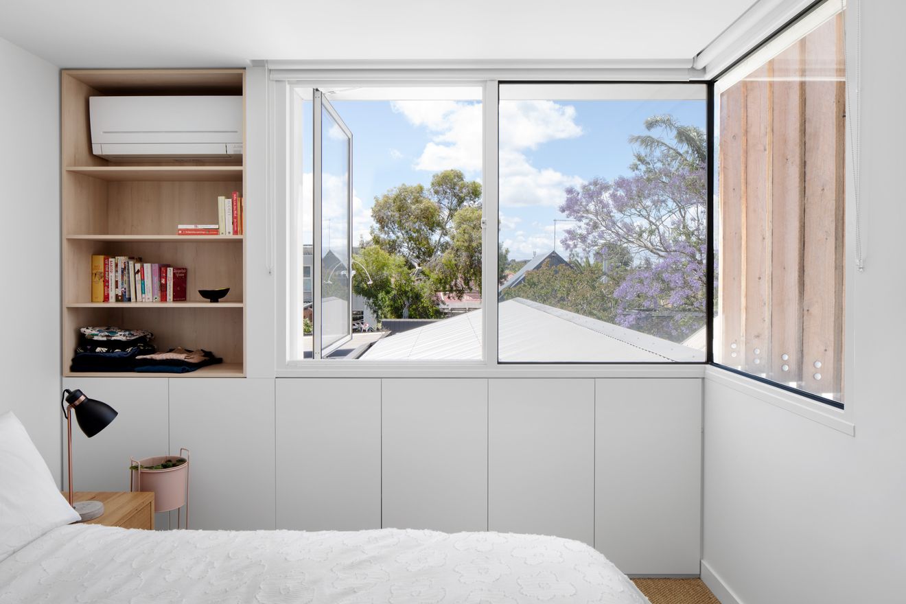 This addition feels spacious in spite of a long, narrow block...