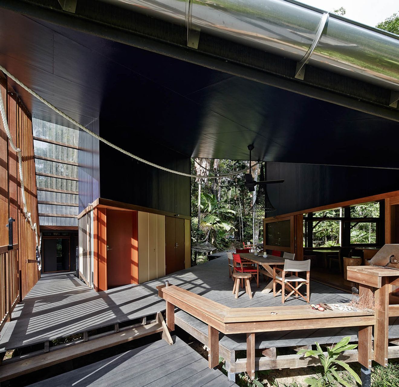 An Off-the-Grid Home Appropriate to its Stunning Rainforest Location