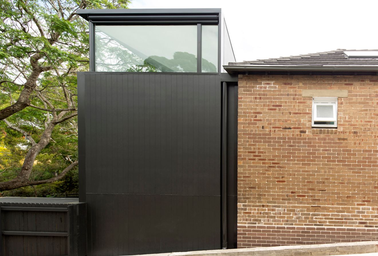 Cosgriff House: Semi-Subterranean Extension for Backyard Connection