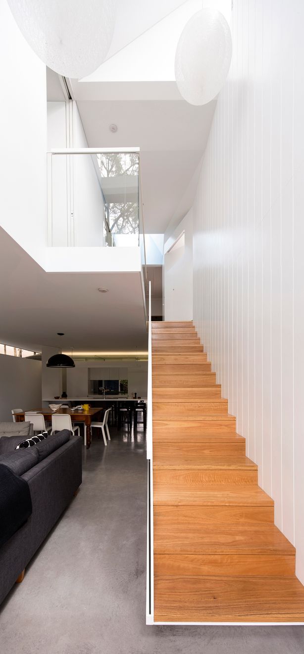 Cosgriff House: Semi-Subterranean Extension for Backyard Connection