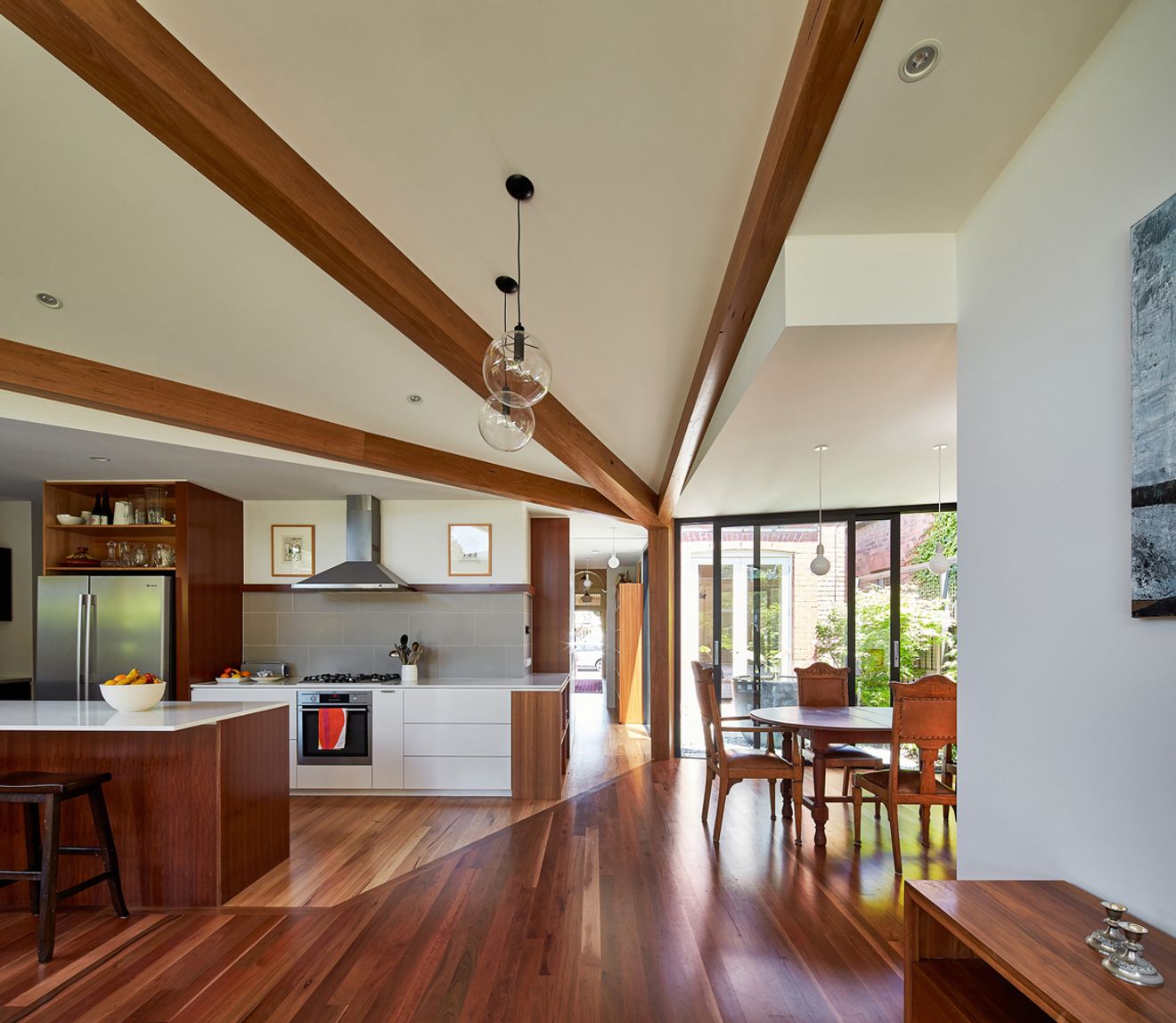 Diagonal House Benefits From a Sunny Aspect and a Lucky Site