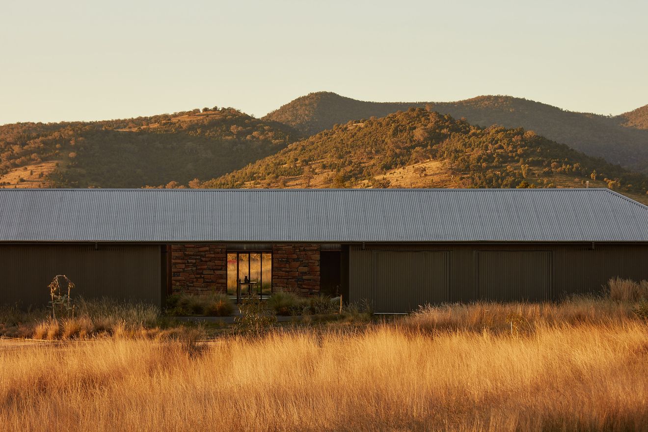 A House in the Dry is adapted to Australia's climate and landscape