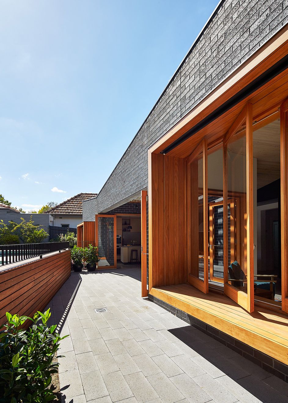 House Rosebank's Generous New Living Areas Compliment a Grand Old Edwardian