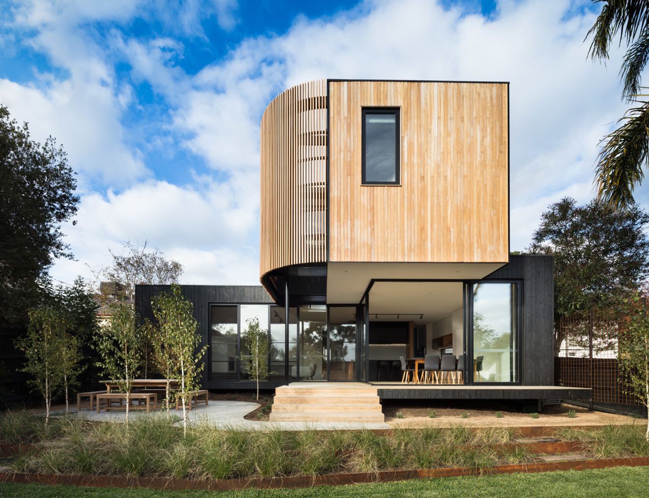 6 Benefits of a Courtyard Design