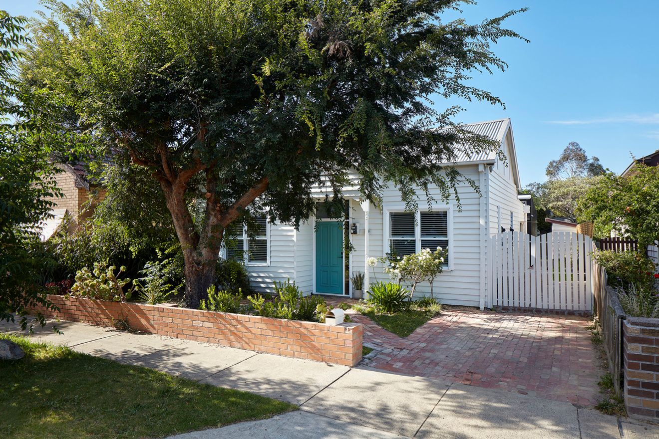 Lean-2 Flips the Typical Lean-to on Its Head to Create a Sunny Home