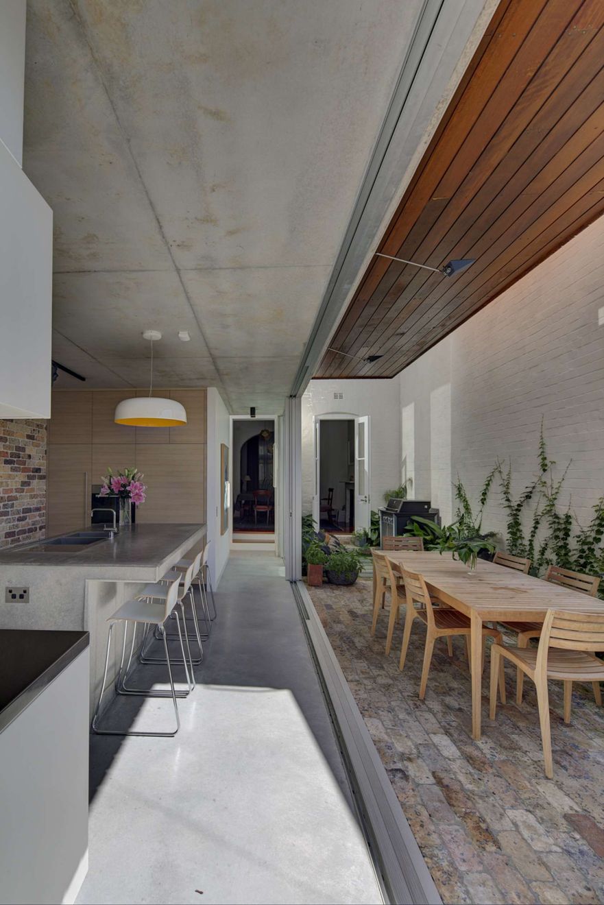 Long Courtyard House Challenged the Typical Terrace Configuration