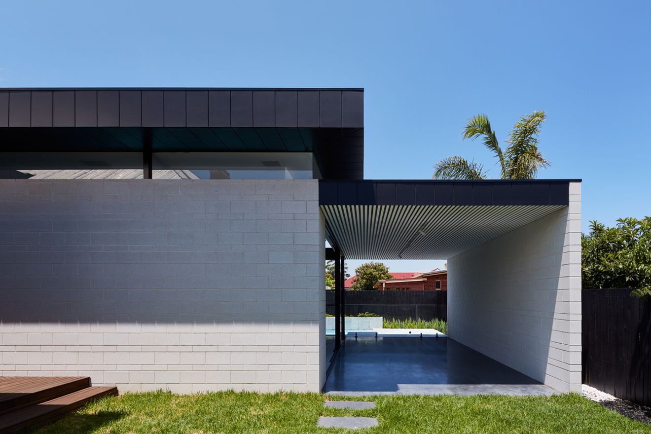 A Modern Pavilion Is the Perfect Complement to This Heritage Home