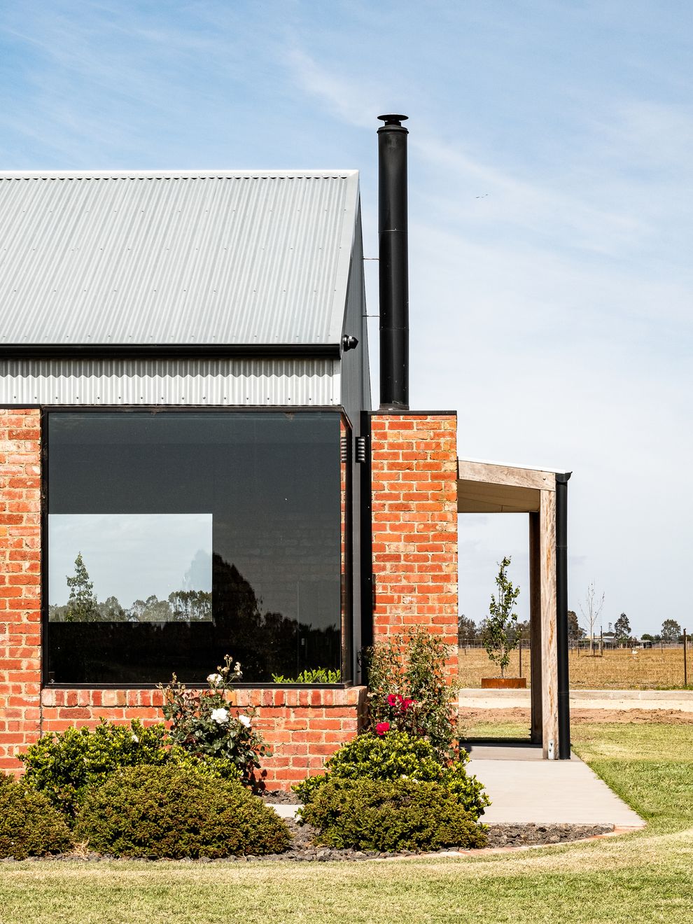 This Modern Farmhouse Is Adaptable and Celebrates a Stunning Location
