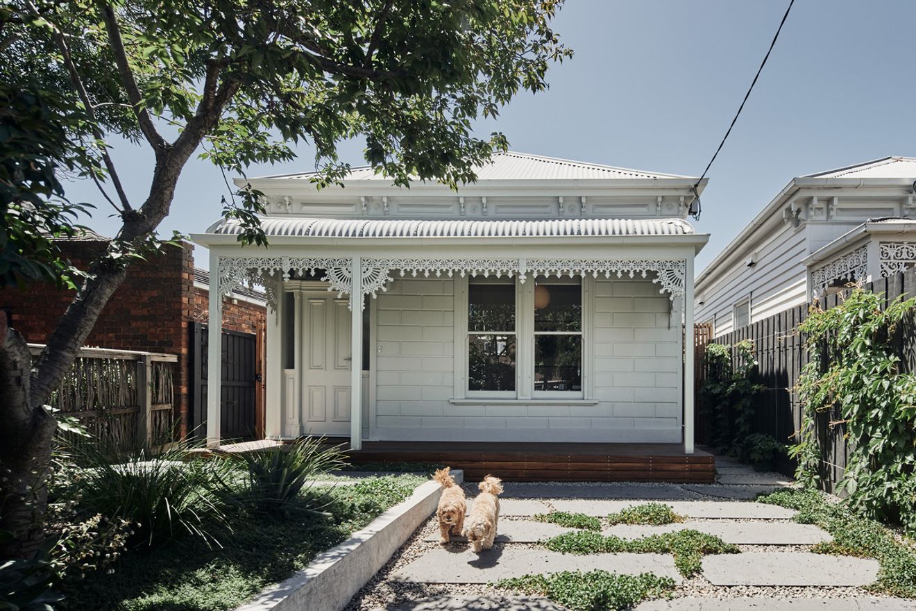 A Series of New Spaces Unfurl From Single-fronted Victorian Cottage
