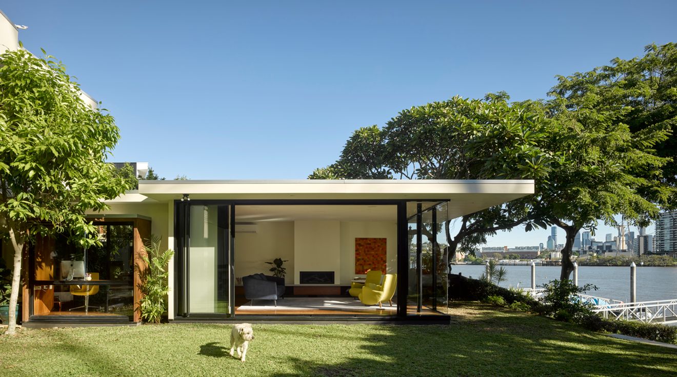 A Small Living Pavilion Brings Owners Closer to the River