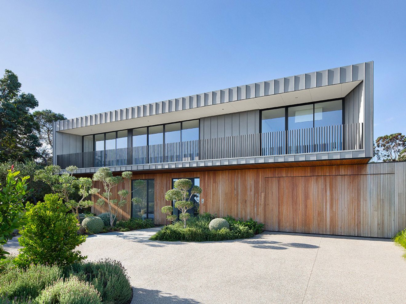 The trick this modular home uses to soak in the view...