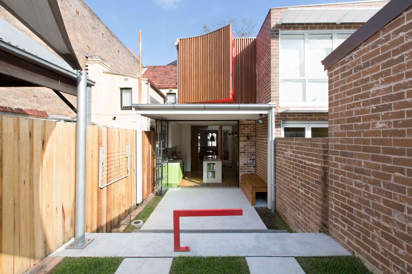 A Double Height Space Connects Old and New In This Renovated Terrace