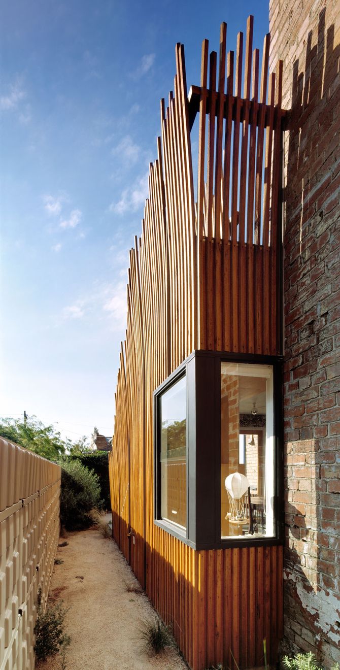 This House Overcomes the Sticky Issue of Building Over the Backyard…