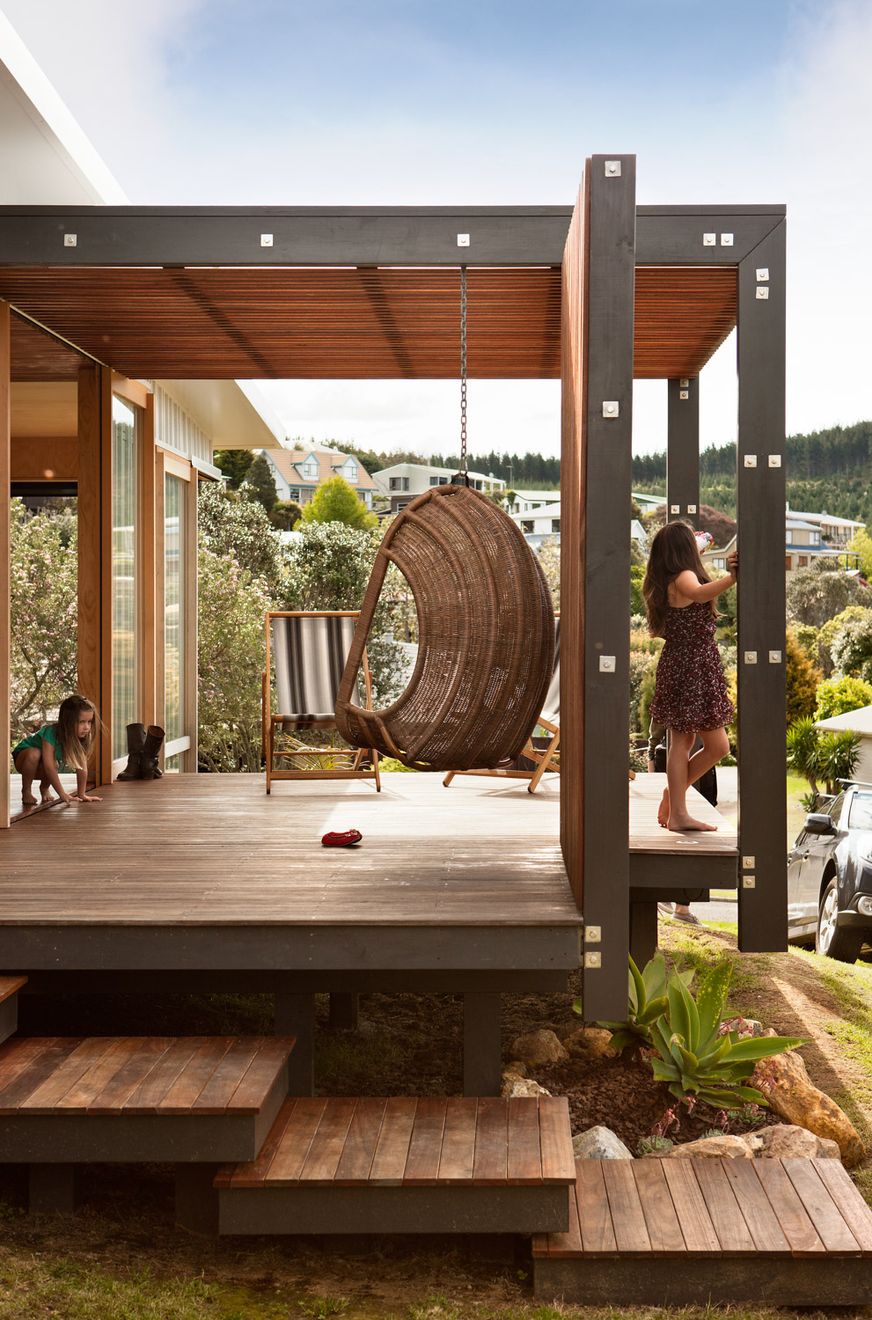 Beach House Designed and Built by a Group of Architecture Students