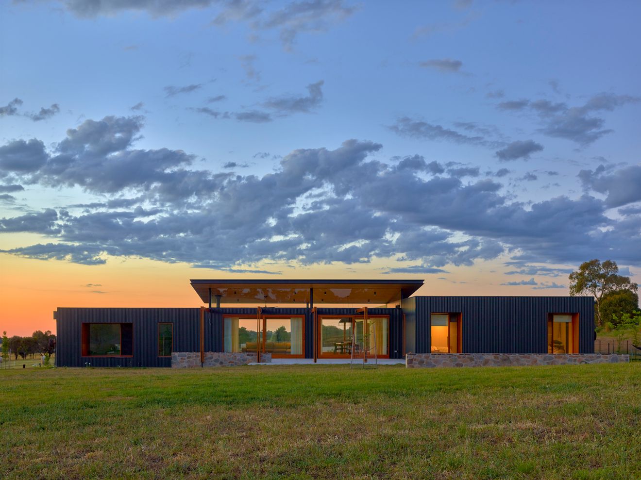 The Simple Life: House Designed for an Acreage; Robust, yet Elegant