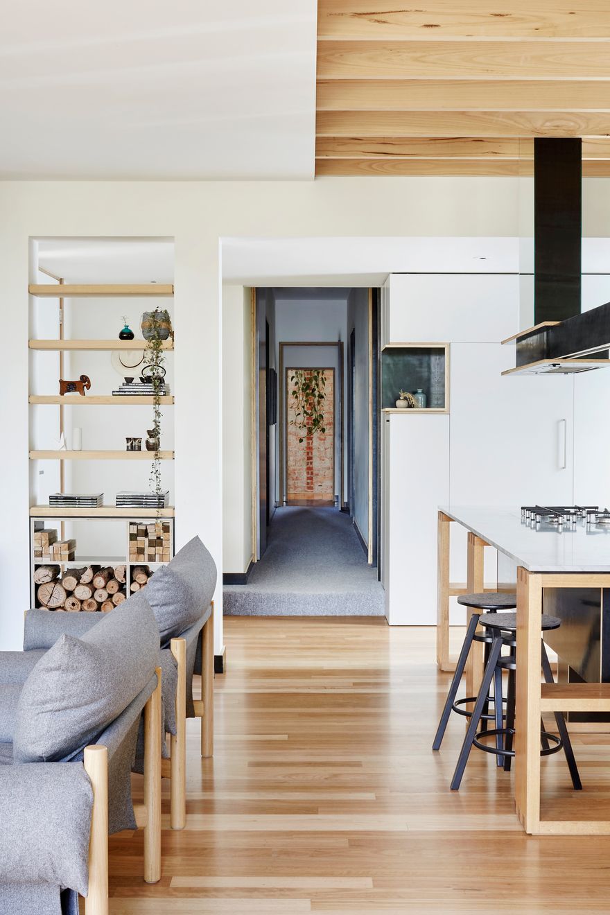 A Modern Wooden Box Extension Complements a Century Old Weatherboard
