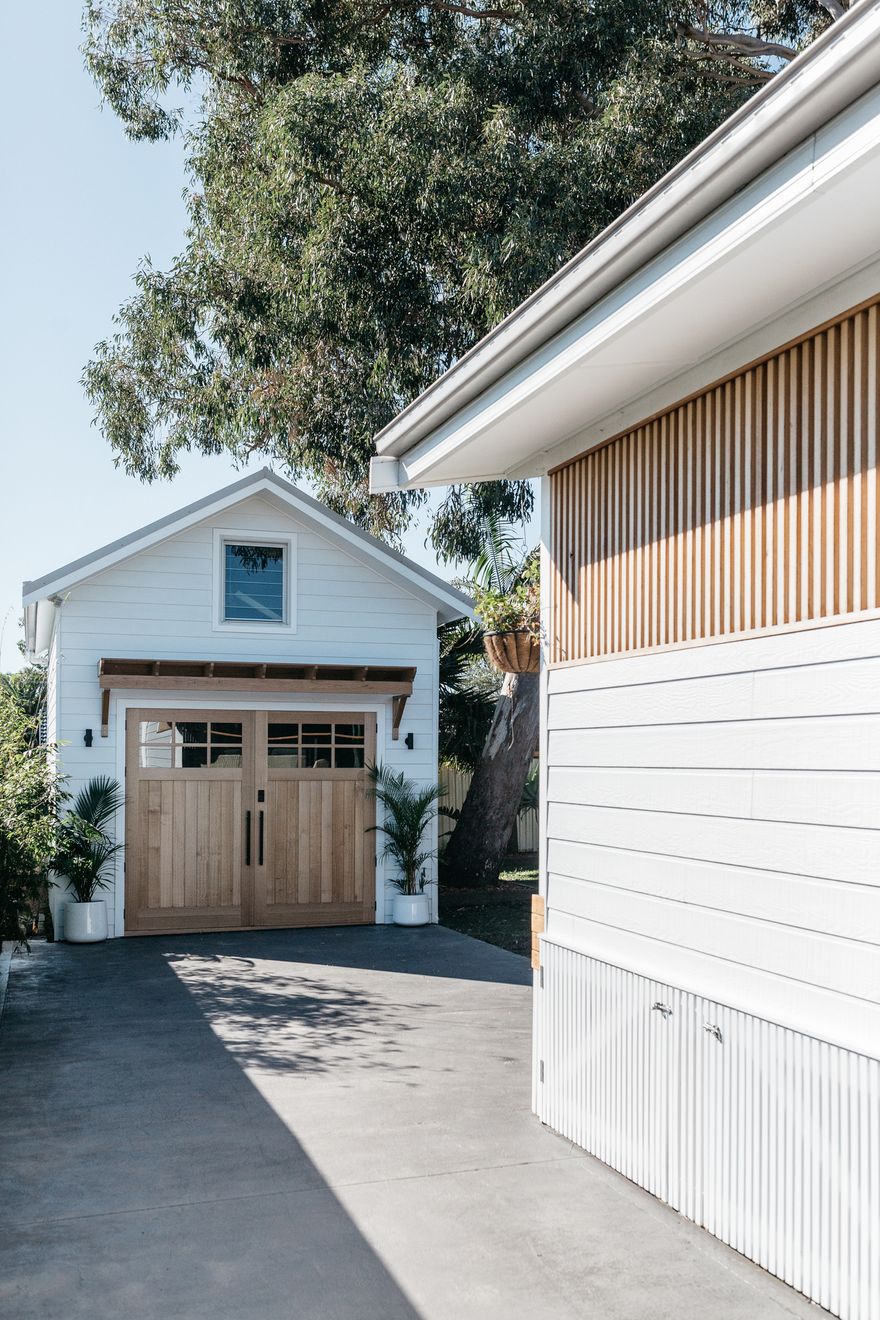 A Renovation Project for a Woodworker Captures Laid-back Beach Vibes