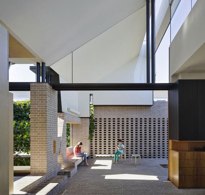 Aperture House: Humble Brick Creates a Surprisingly Spacious Home