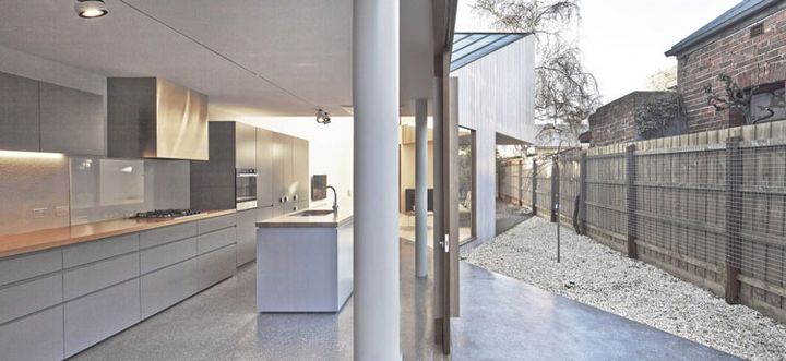 Bow House Twists and Contorts to Let the Sun In