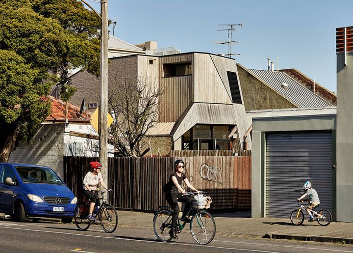 Bower House Collects Elements to Remind the Owners of Their Past Homes