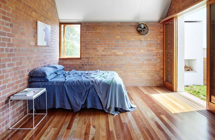 Christian Street House Takes Advantage of Benign Subtropical Climate